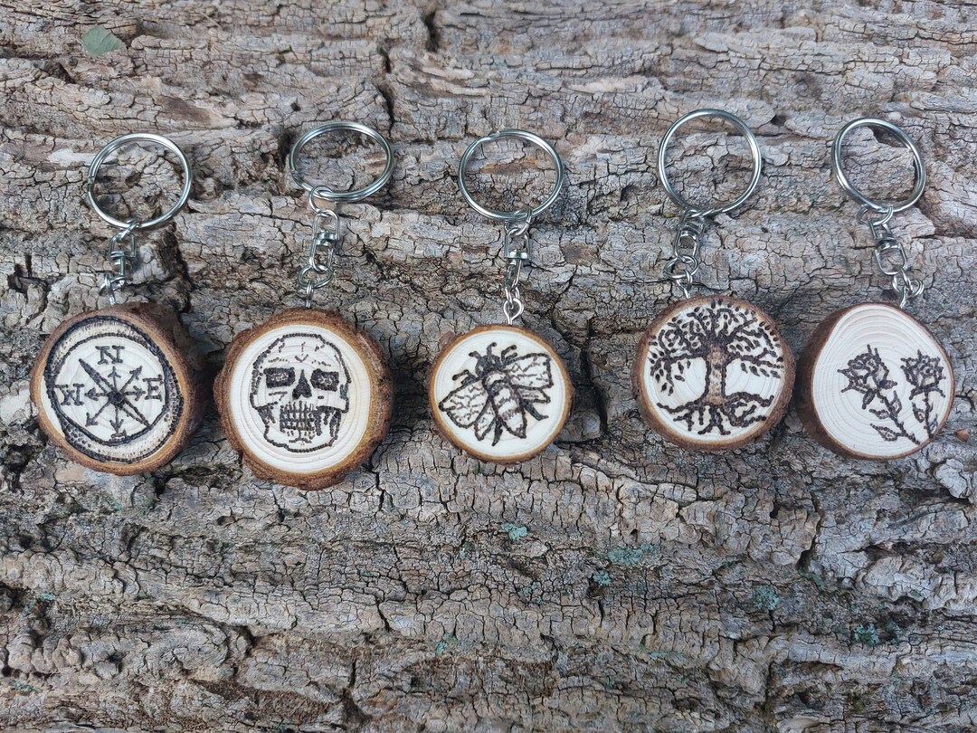 Wood Coin Keychain Woodburned by Hand/ Rustic/ Keychain/ Live Edge - Etsy