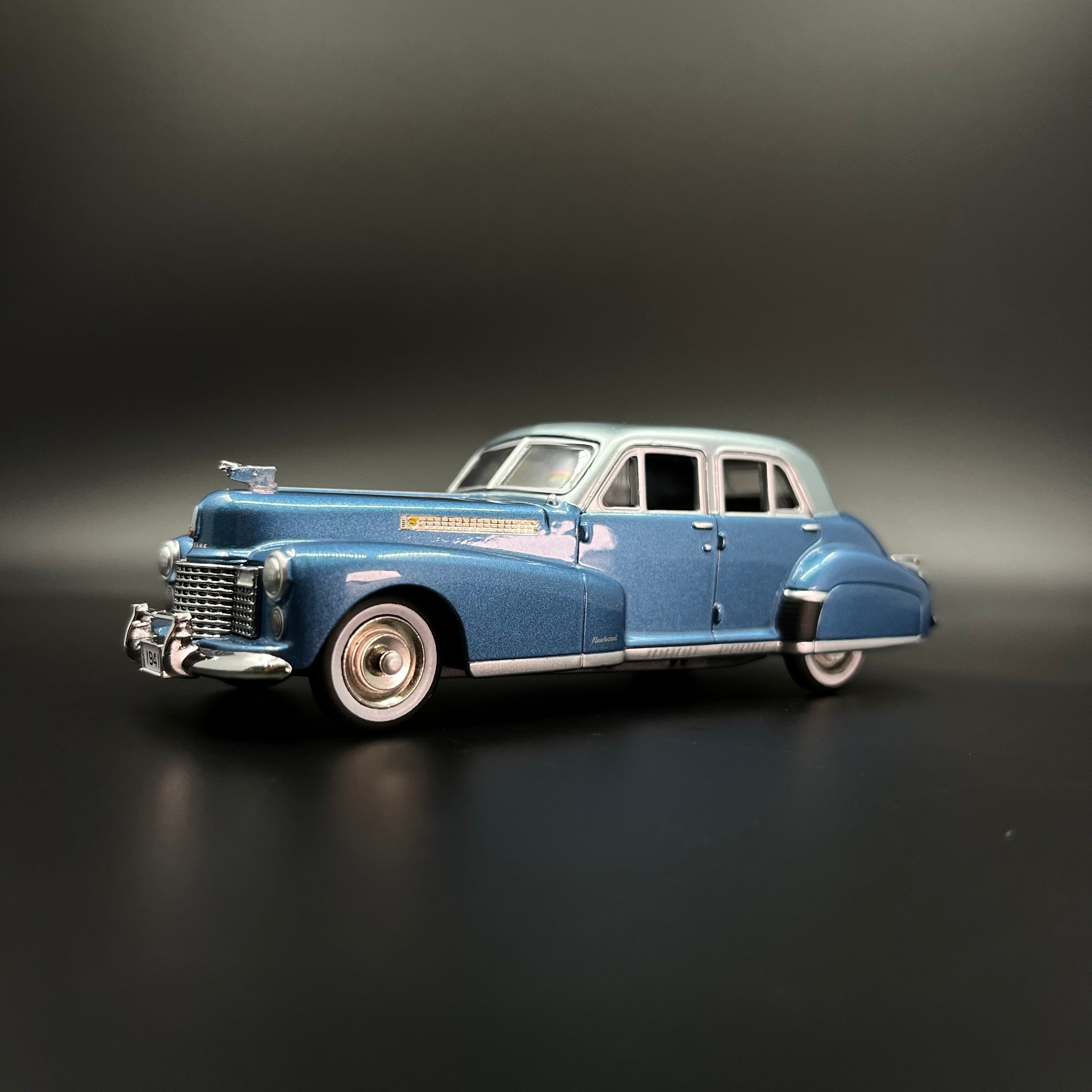 1941 Cadillac Fleetwood Series Sixty Special Alloy Diecast Car Model 1: ...