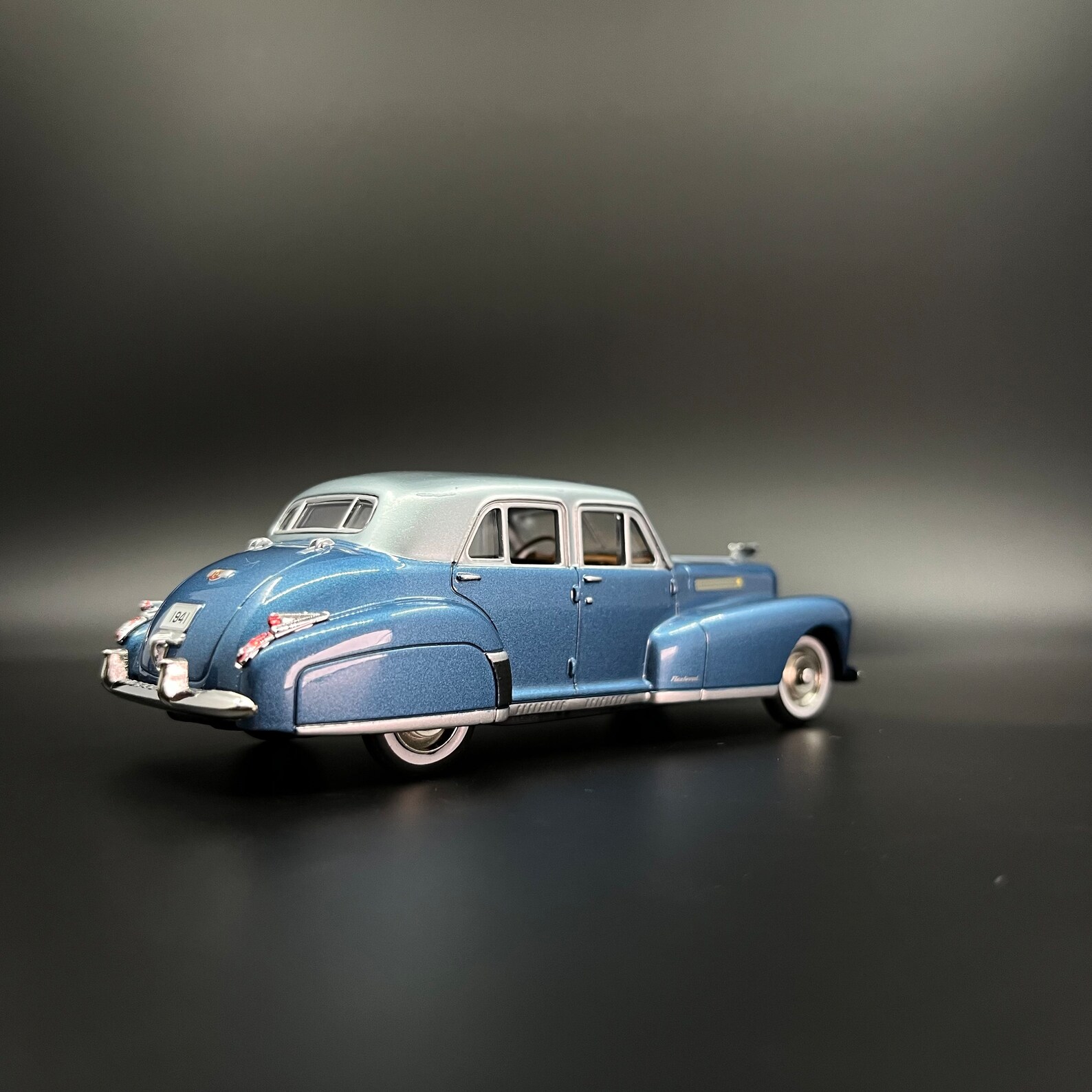 1941 Cadillac Fleetwood Series Sixty Special Alloy Diecast Car Model 1: ...