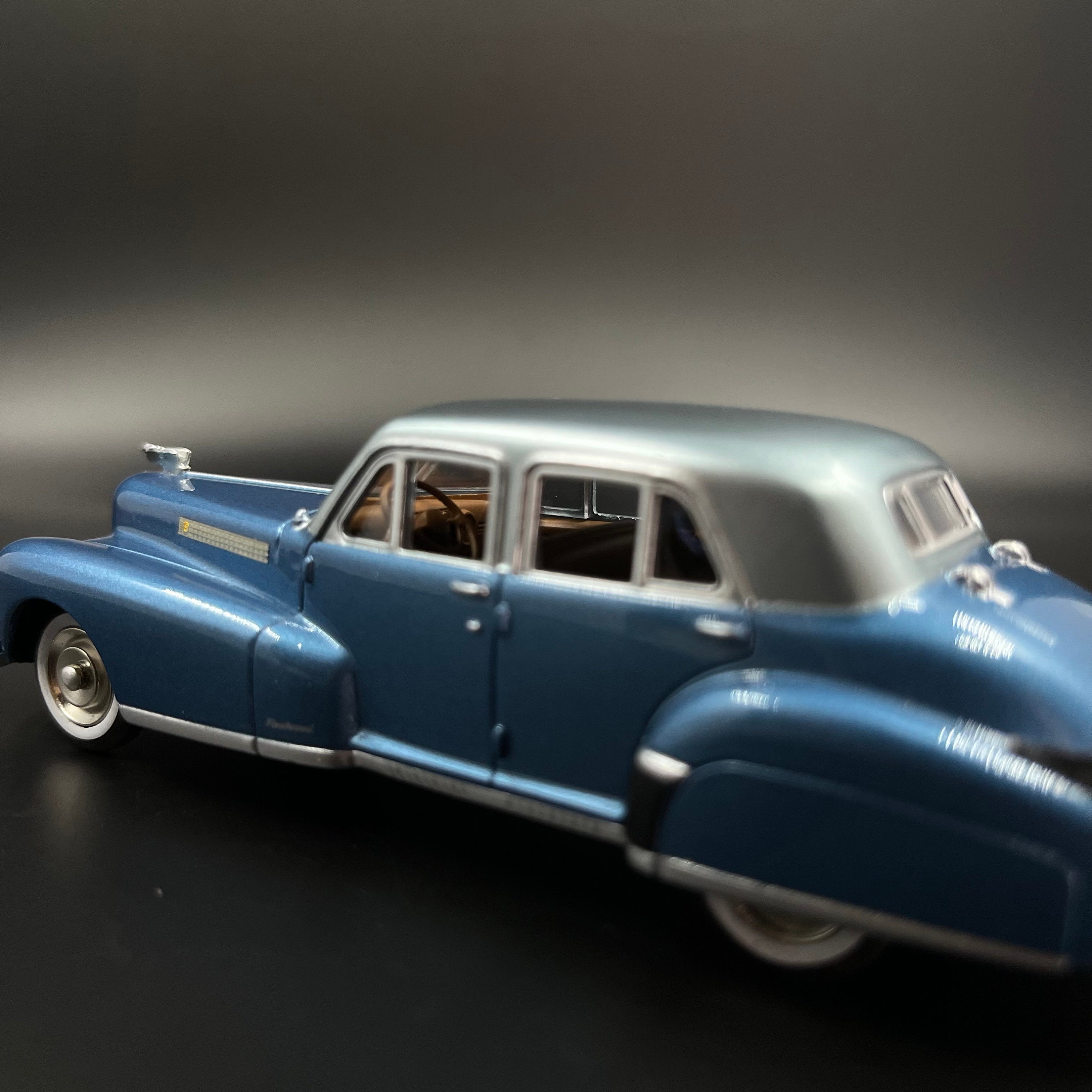 1941 Cadillac Fleetwood Series Sixty Special Alloy Diecast Car Model 1: ...