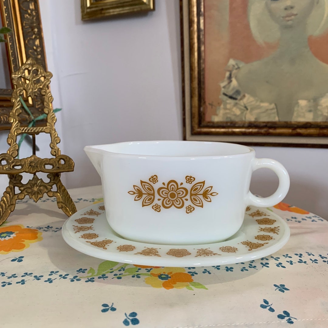 Vintage Pyrex Butterfly Gold Gravy Boat Vintage Pyrex Gold Butterfly ...