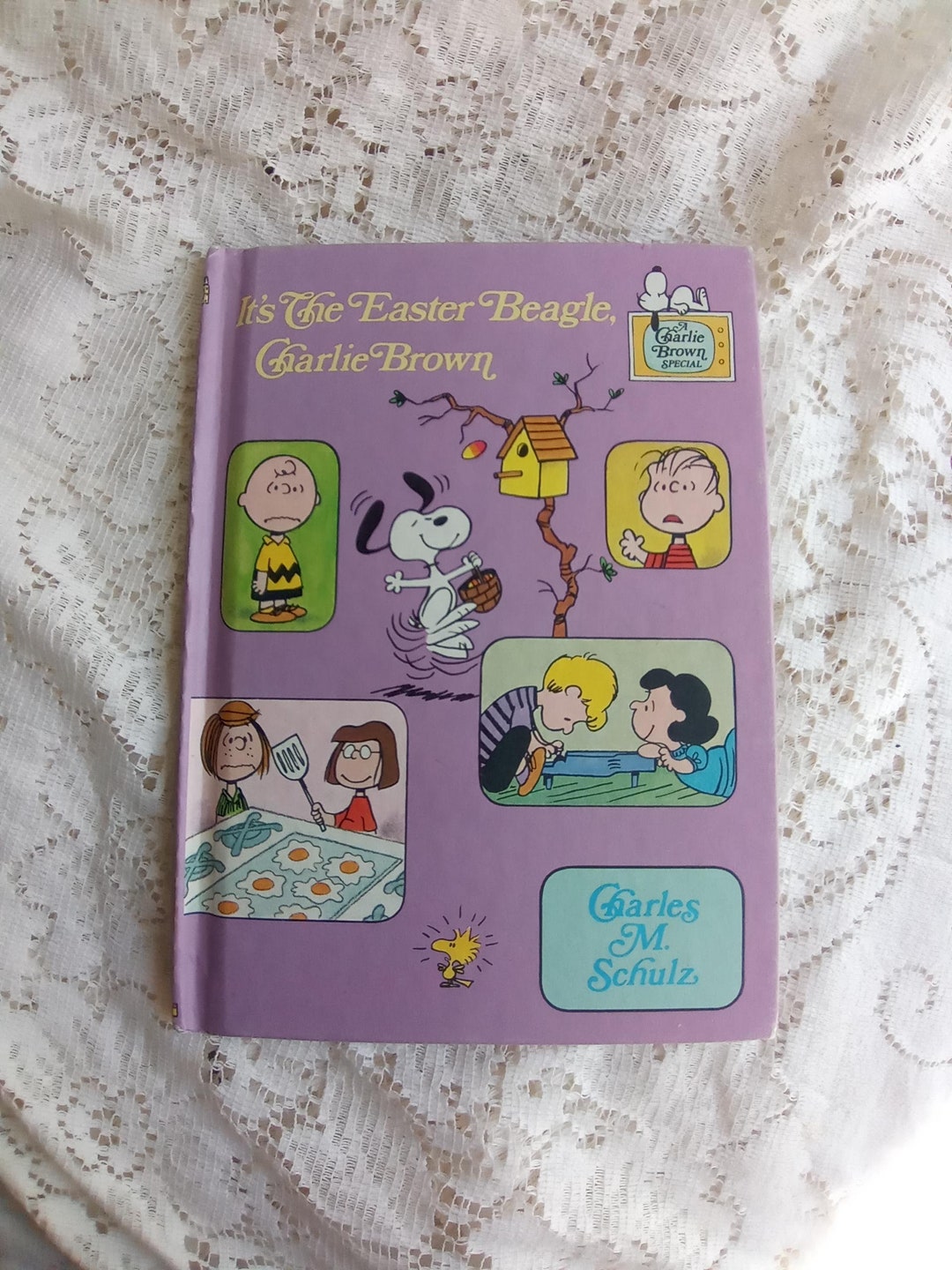 1976 It's the Easter Beagle, Charlie Brown - Etsy