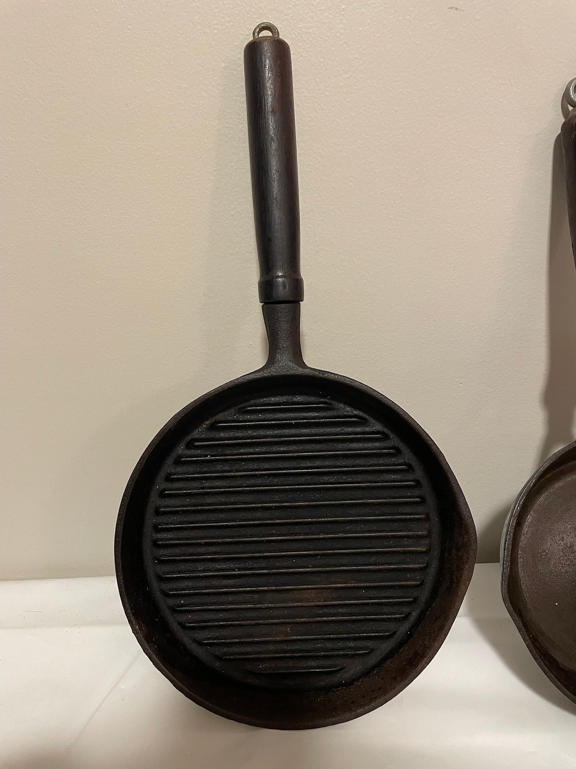 3 Vintage Wooden Handle Cast Iron Skillet’s - Etsy