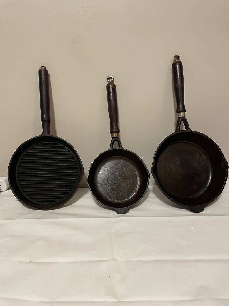 3 Vintage Wooden Handle Cast Iron Skillet’s - Etsy