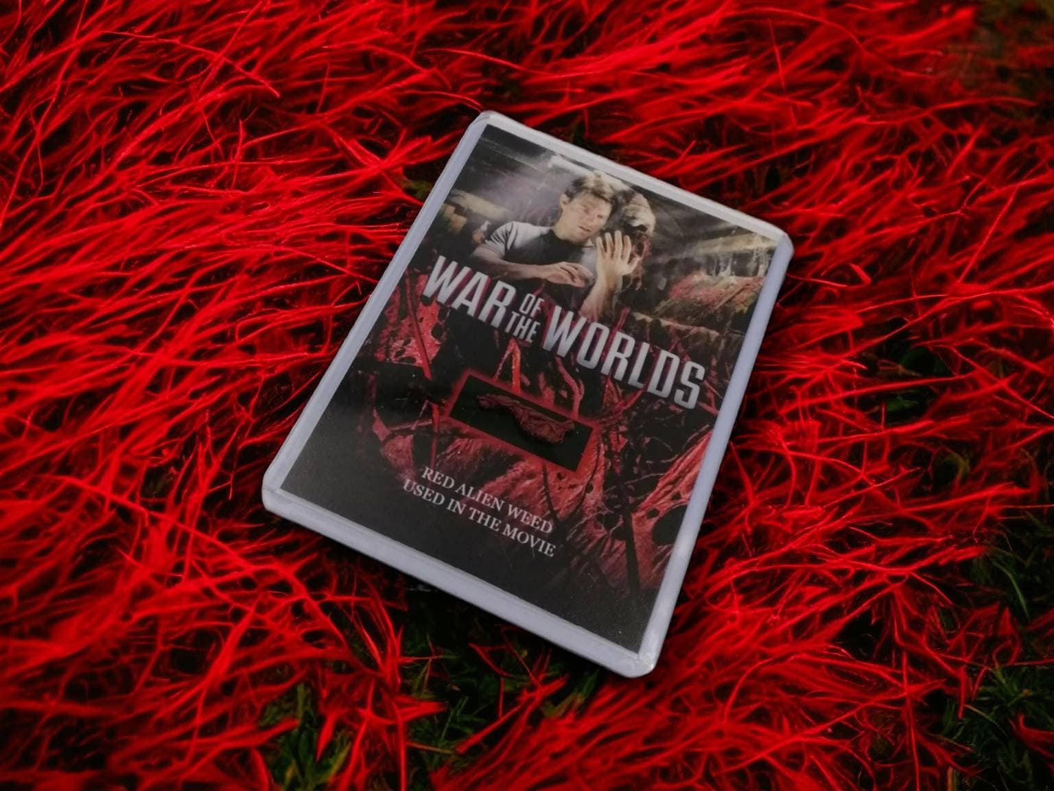War of the Worlds Red Alien Weed Mini Display Movie Prop Screen Used ...