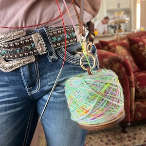 Flower Garden Lemonwood Mini Minder (PAT. PEND.): Portable Wrist Yarn ...