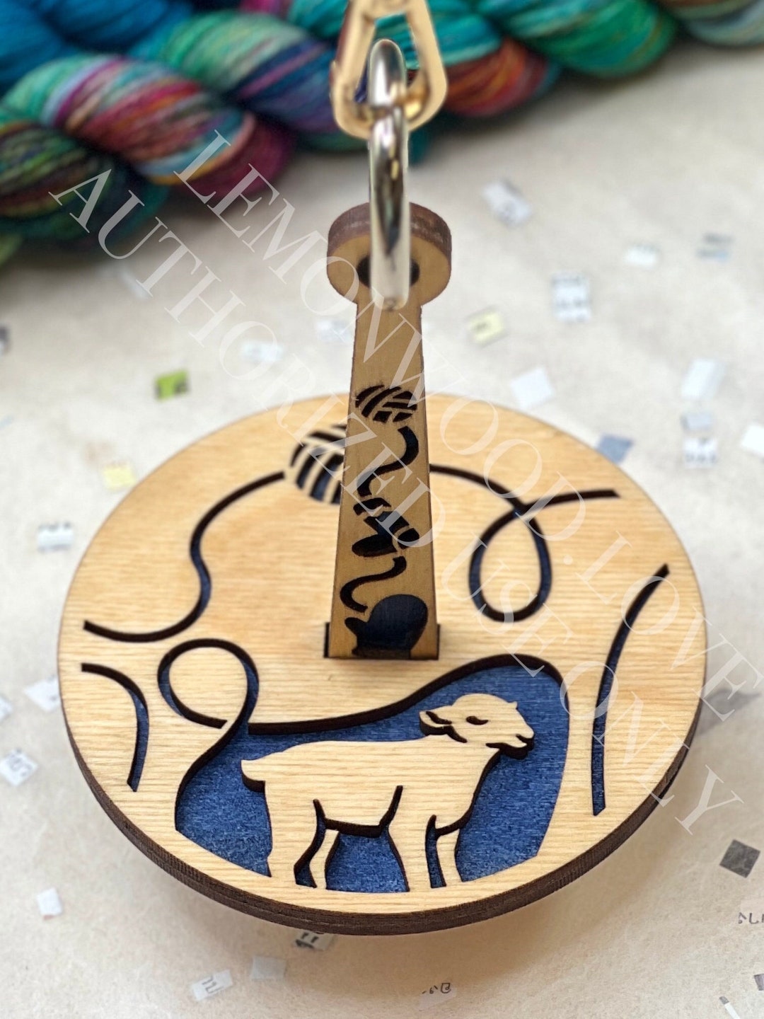 Wool Story Lemonwood Mini Minder (PAT. PEND.): Portable Wrist Yarn ...