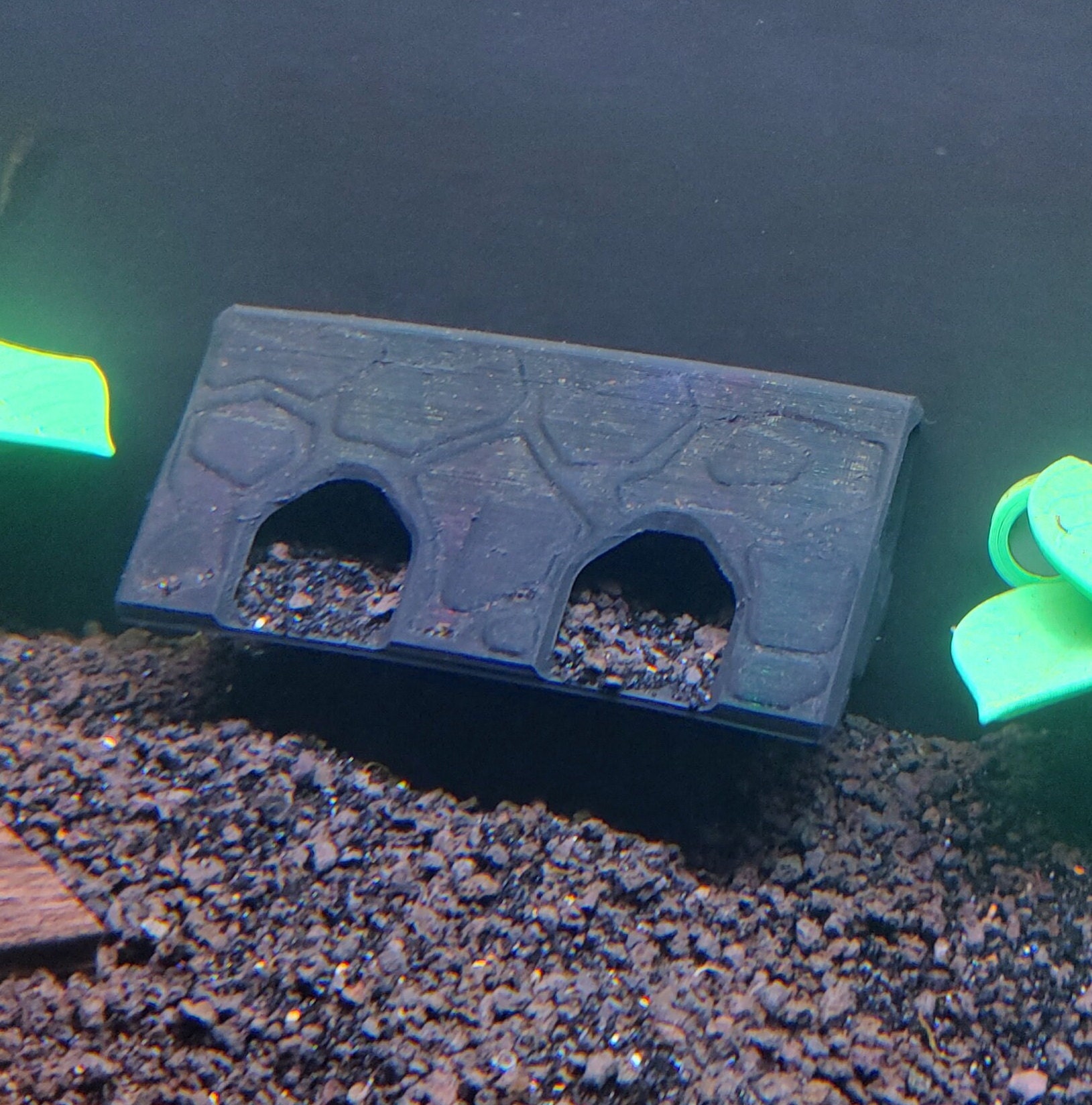 NEW- Aquarium Fish Hideaway Sanctuary Wedge (fishnacks HSW ...