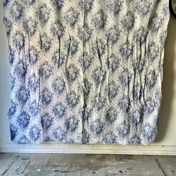 Toile Quilt - Etsy