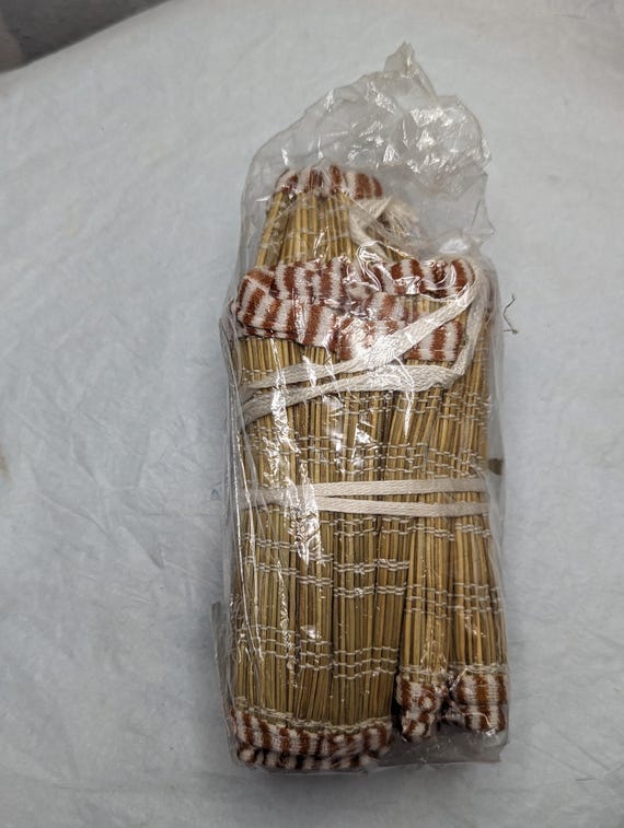 Vintage Foldable Straw Hat in Original Box - Gem