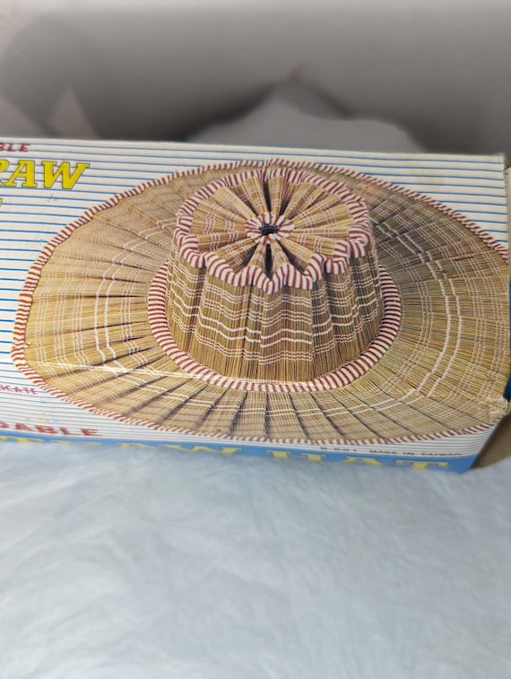 Vintage Foldable Straw Hat in Original Box - Gem