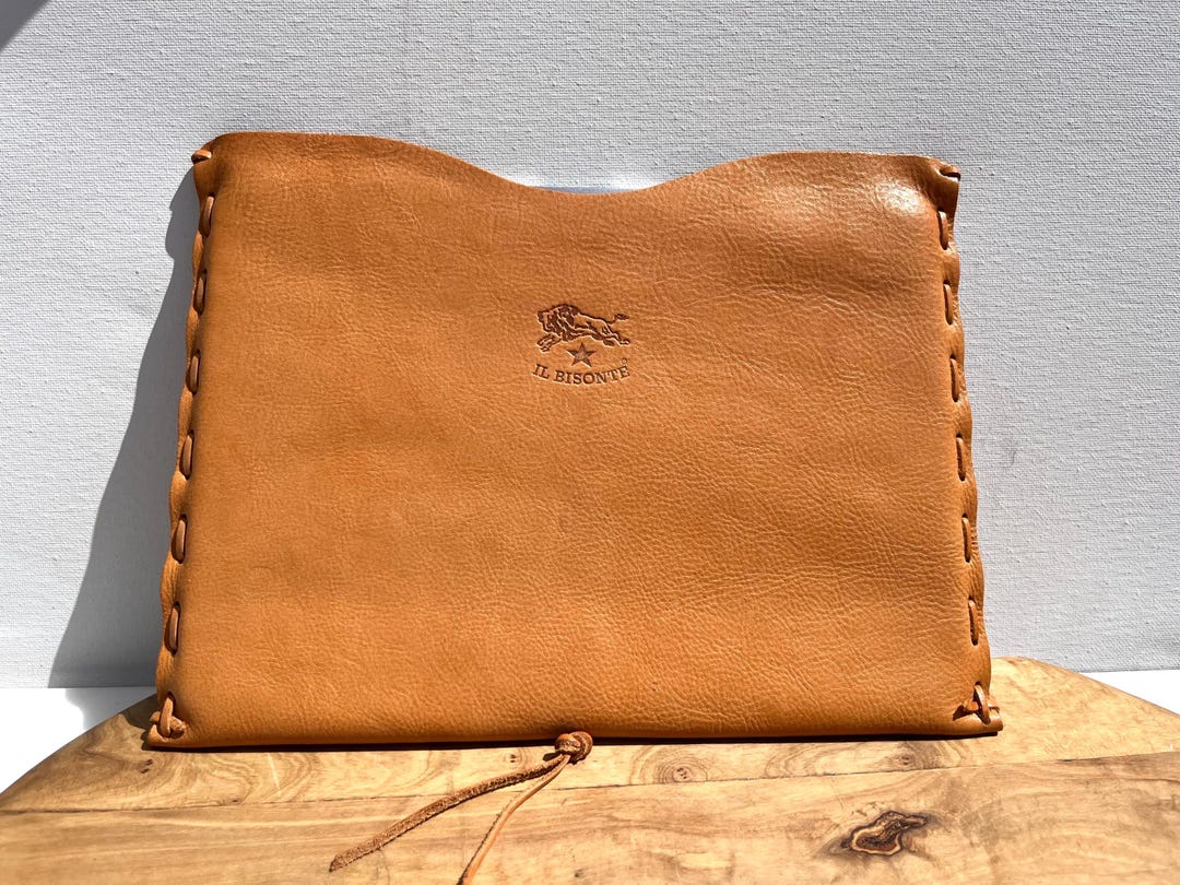 IL BISONTE Leather Tablet Slip Case in Buttery Soft Carmel Brown ...