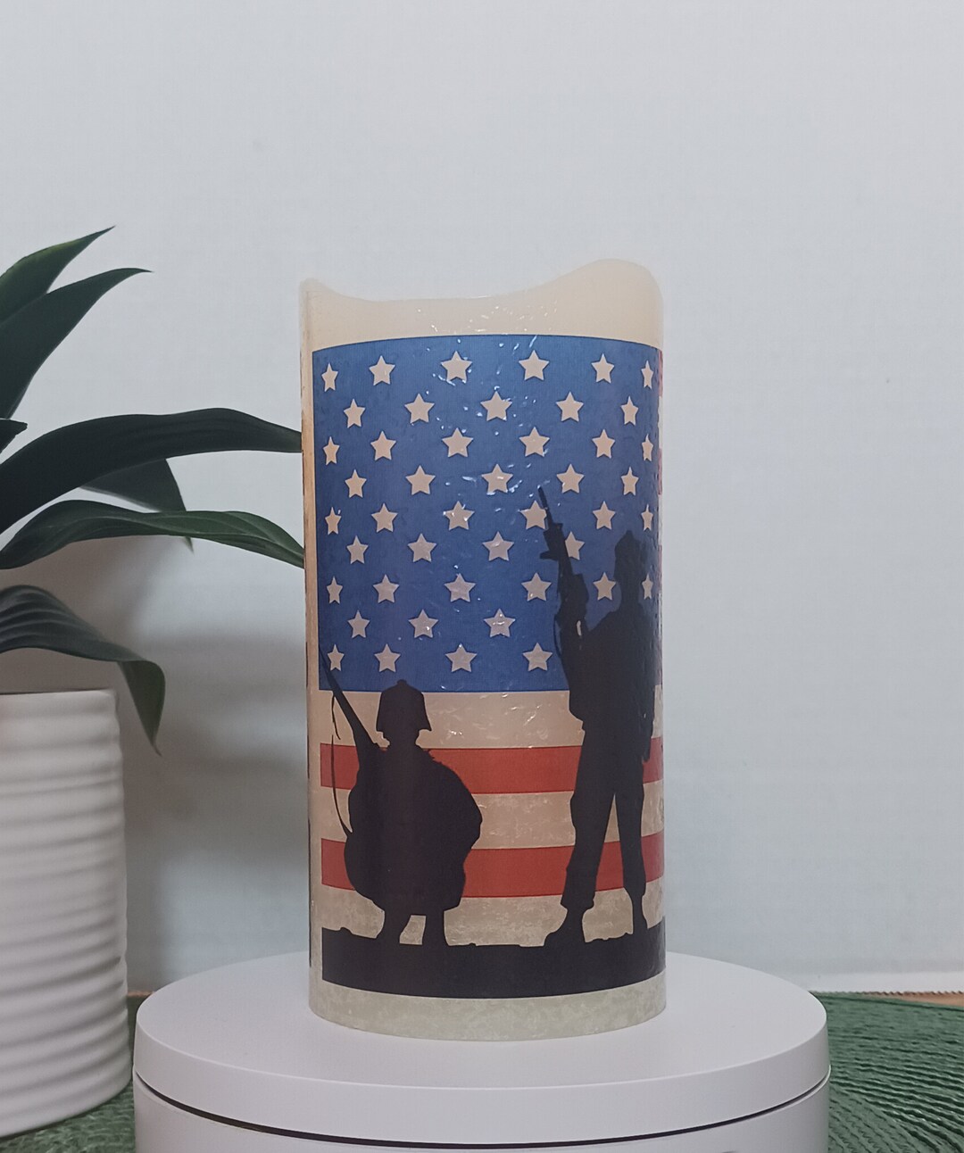 US Flag and Soldiers - Flameless Candles - Free Gift Box - Batteries ...