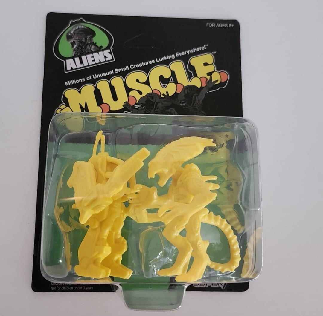 Super7 SDCC Aliens Yellow MUSCLE 2 Pack Loader Ripley Vs Alien Queen ...