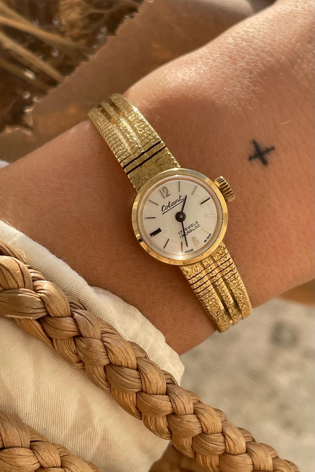 Vintage 1970s 17 Jewels Incabloc Wind up Ribbed Mottled Gold Plated ...