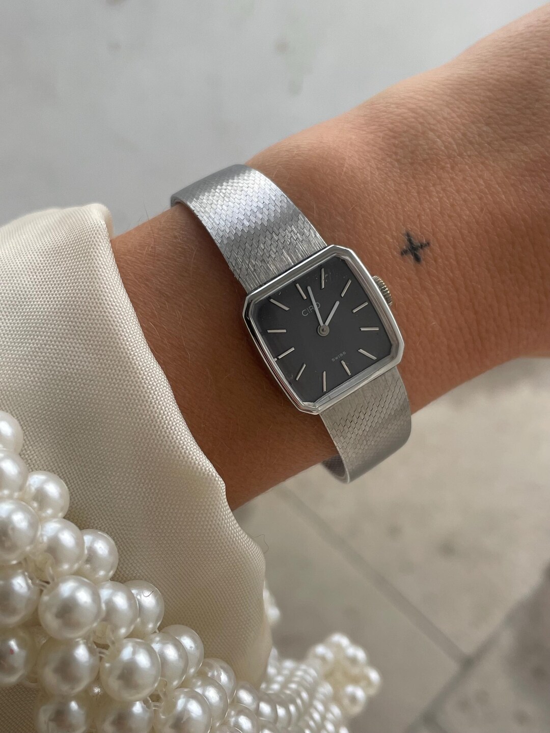 Classy Vintage Swiss Ladies 1970s Wind up Silver Plated St.steel Grey ...