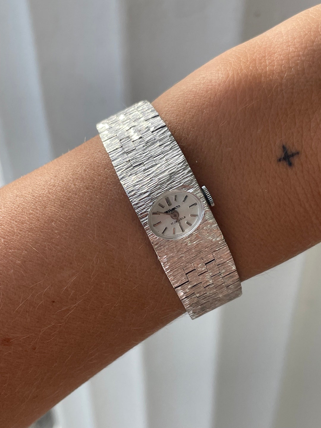 Vintage Swiss 1970s Brushed Silver Plated Manual Wind up Ladies ...