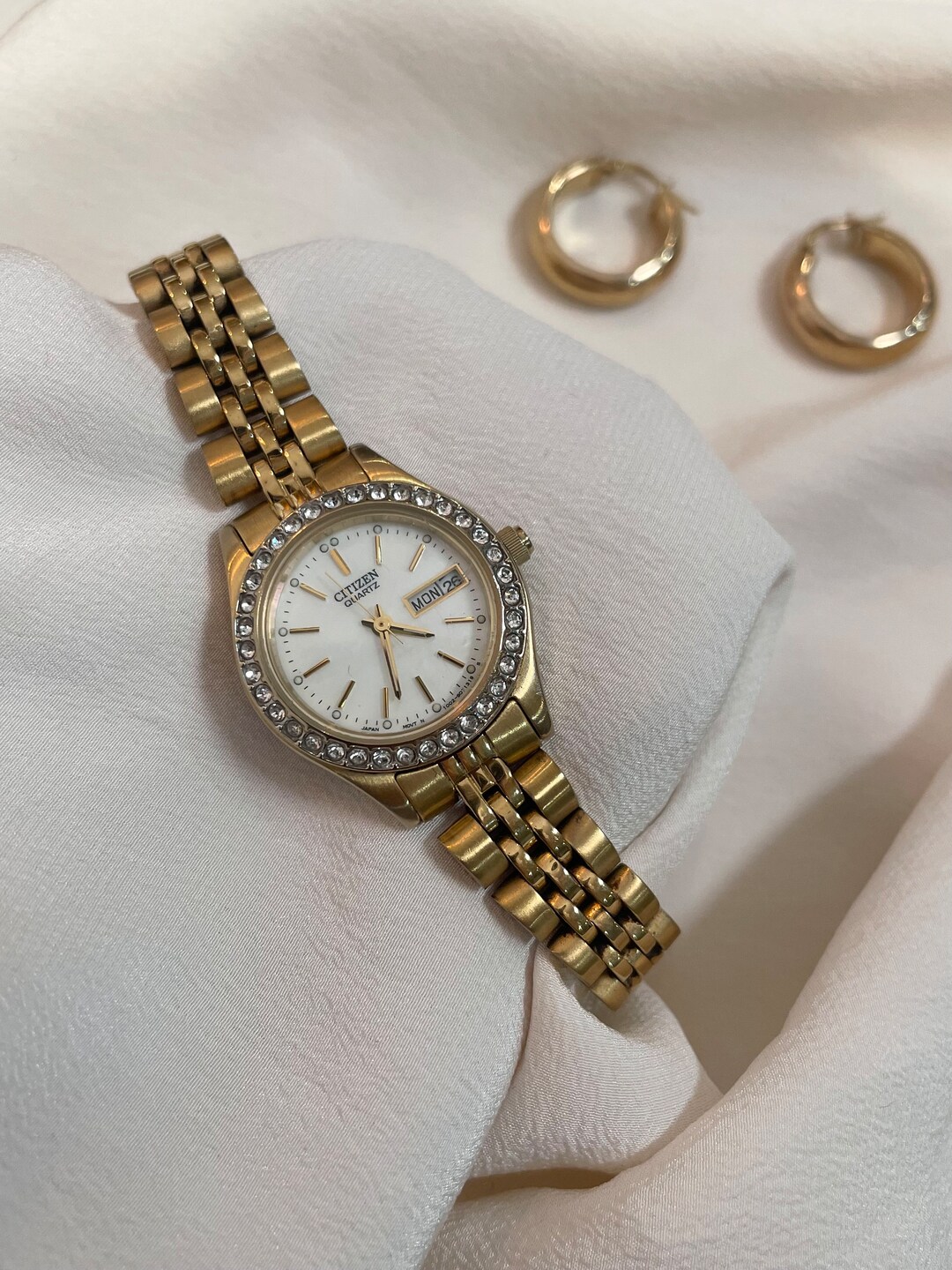 Vintage 1990s 00s Quartz Gold Tone Bracelet Round Rhinestone Encrusted ...