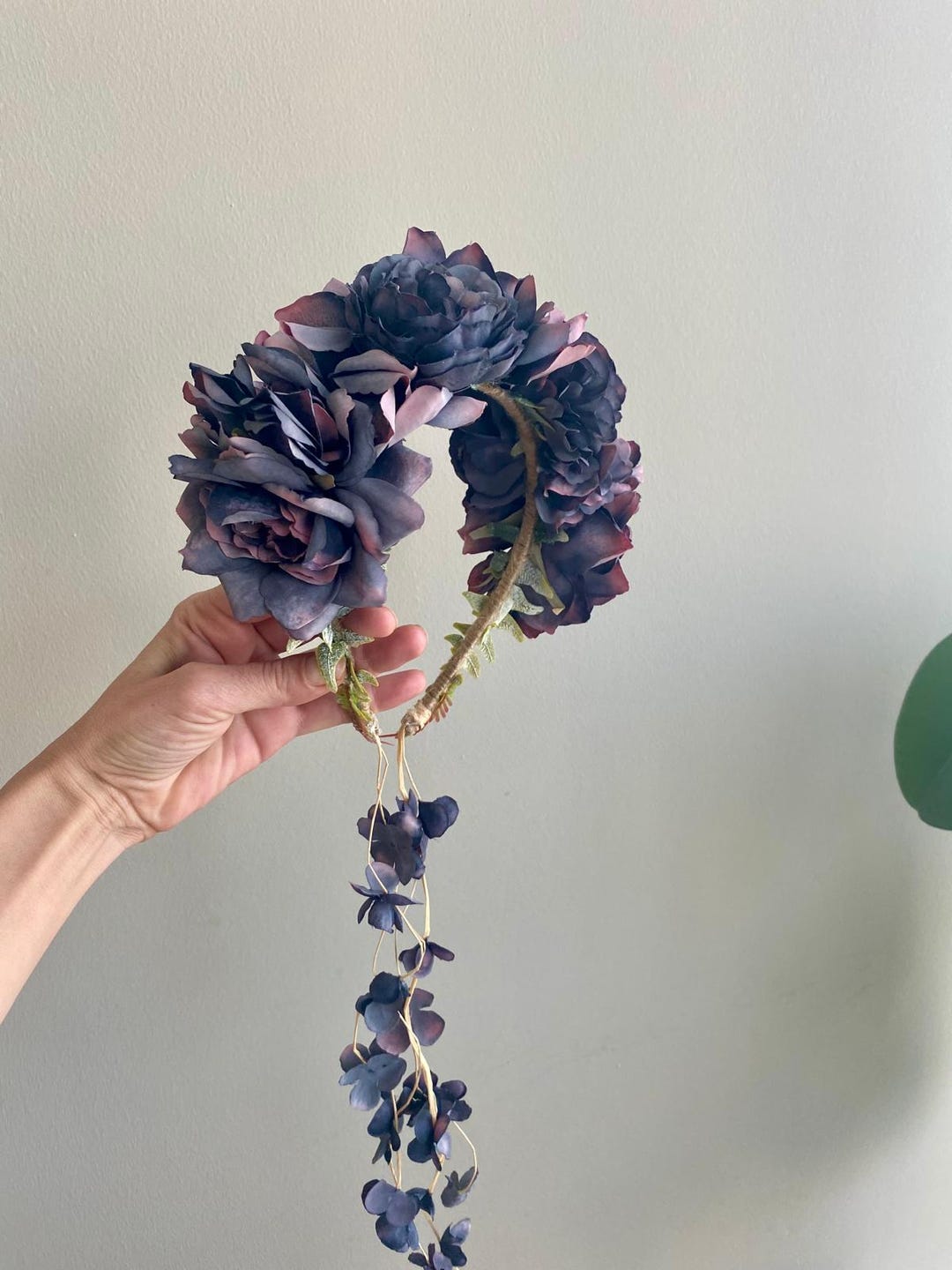 Gray Flower Crown Falling on Shoulders, Frida Flower Headband Day of ...