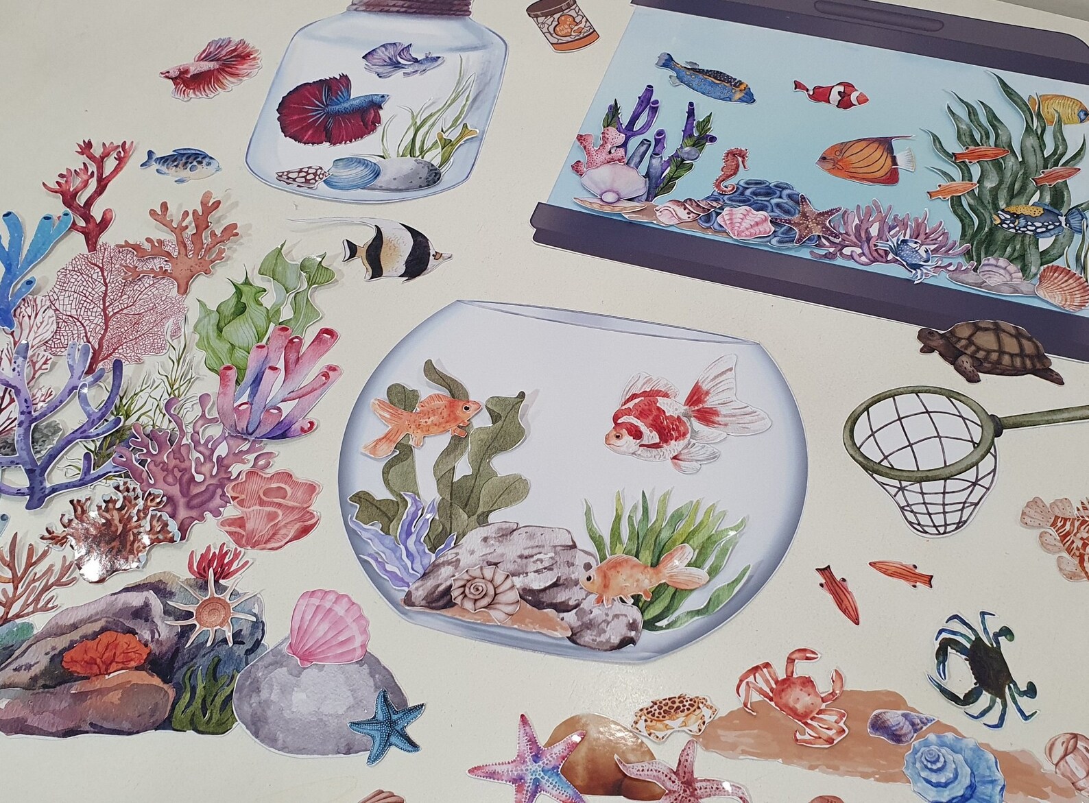 Make a Fish Tank, Build an Aquarium, Kids DIY Paper Crafts, Pretend ...