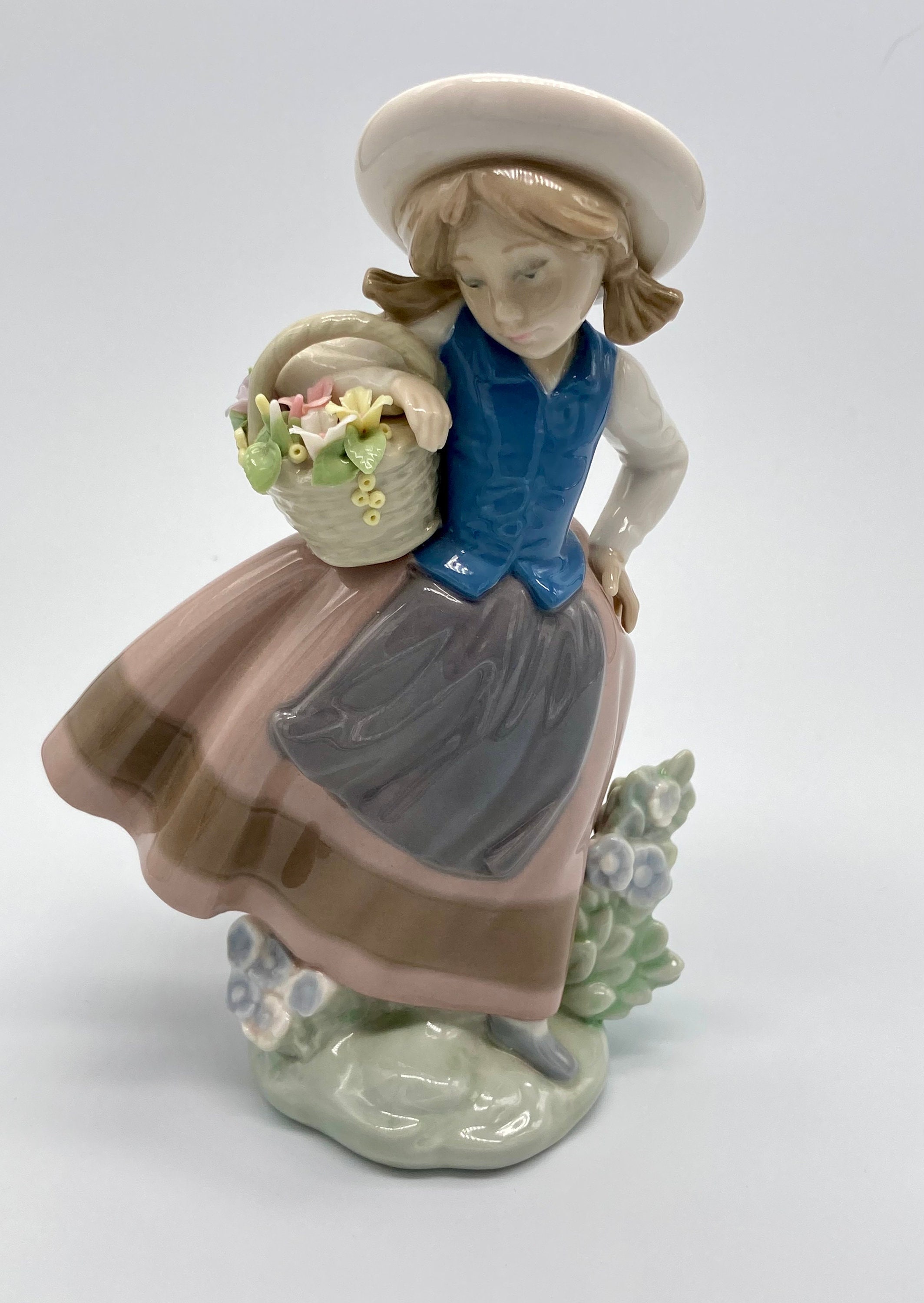 Lladro Girl With Flowers
