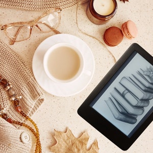 Kindle Lock Screen: Stack of Books - Etsy