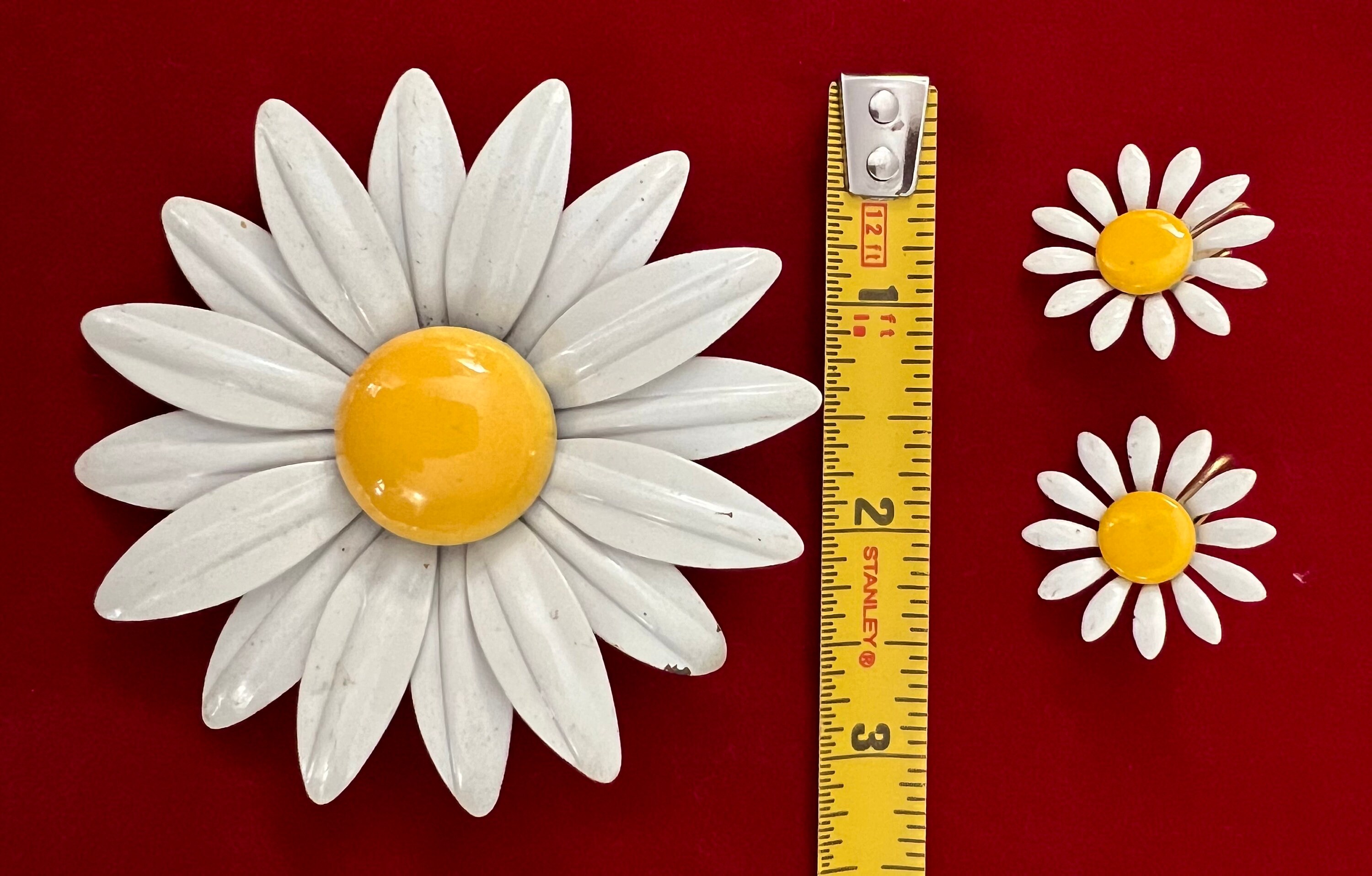 Vintage 1960’s Daisy Pin and Clip Earrings - Etsy