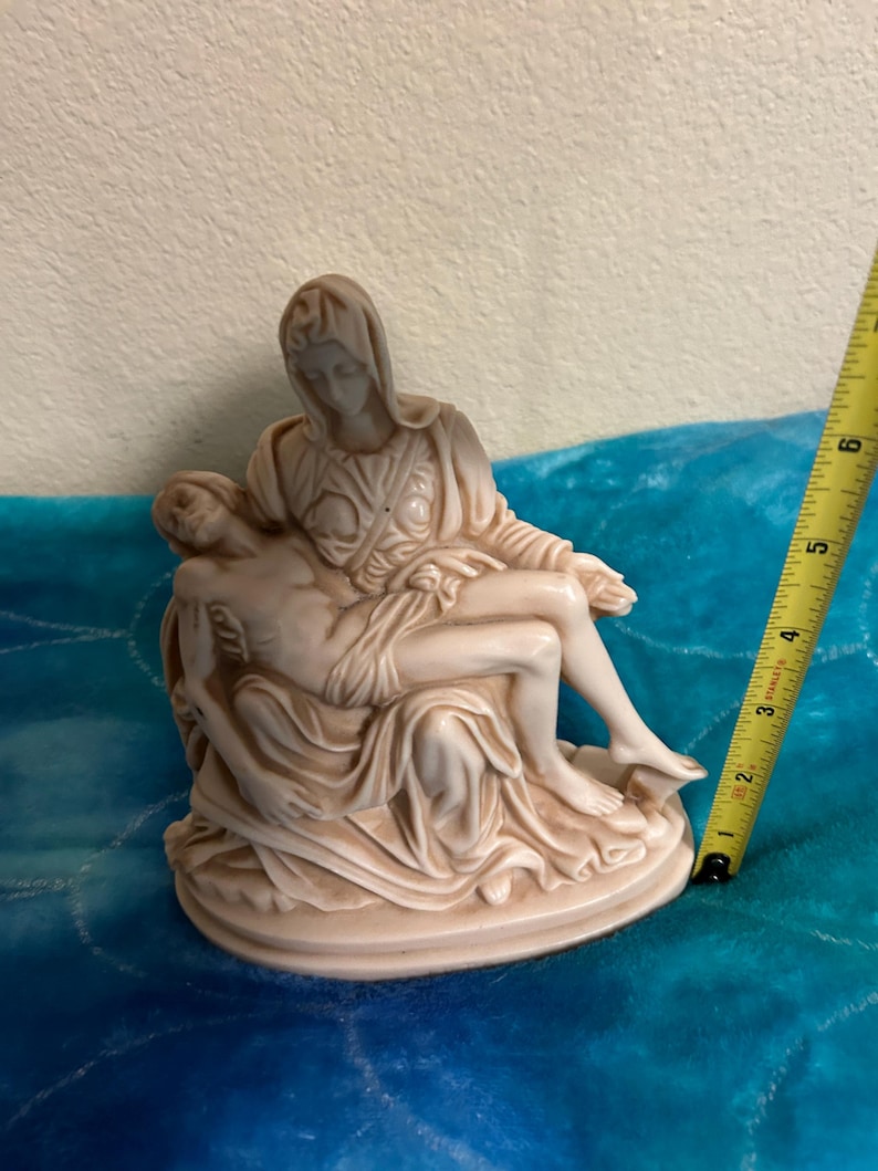 Vintage La Pieta Mary Jesus Statue Sculpture S. Pietro Michelangelo ...