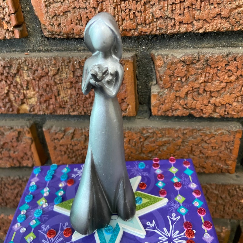 Faceless Figurines - Etsy