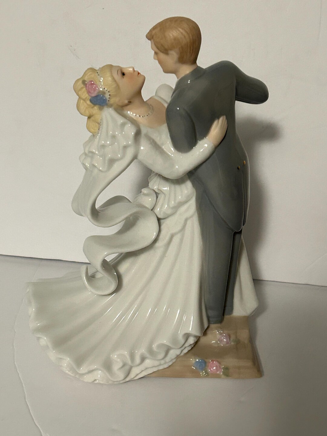 Bride and Groom Figurine Music Box Plays Wedding March - Etsy
