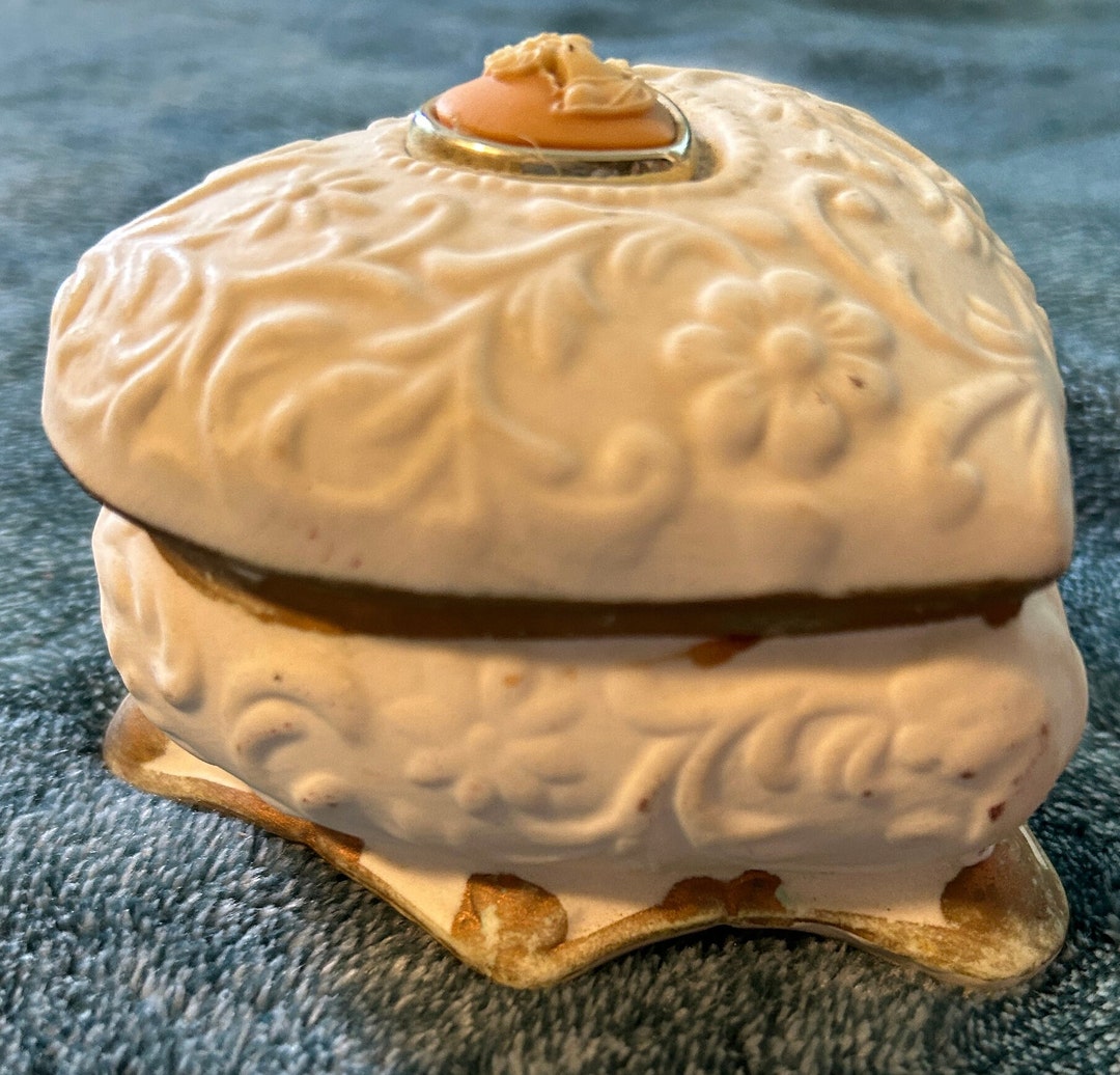 Vintage Wallace Porcelain Trinket Box W/cameo-design Heart Shape Box - Etsy