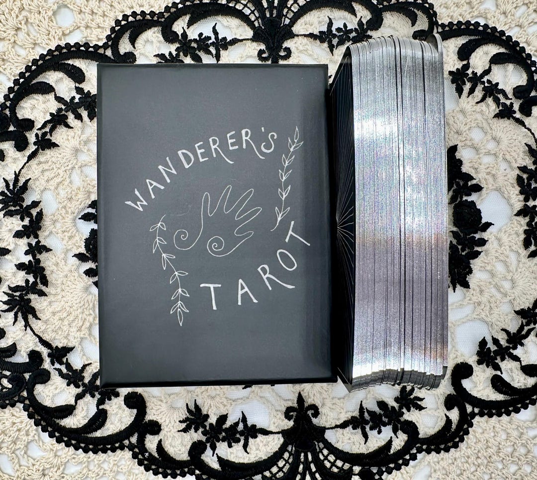 Wanderer's Tarot Deck and Guidebook: Black and White Divination Cards ...