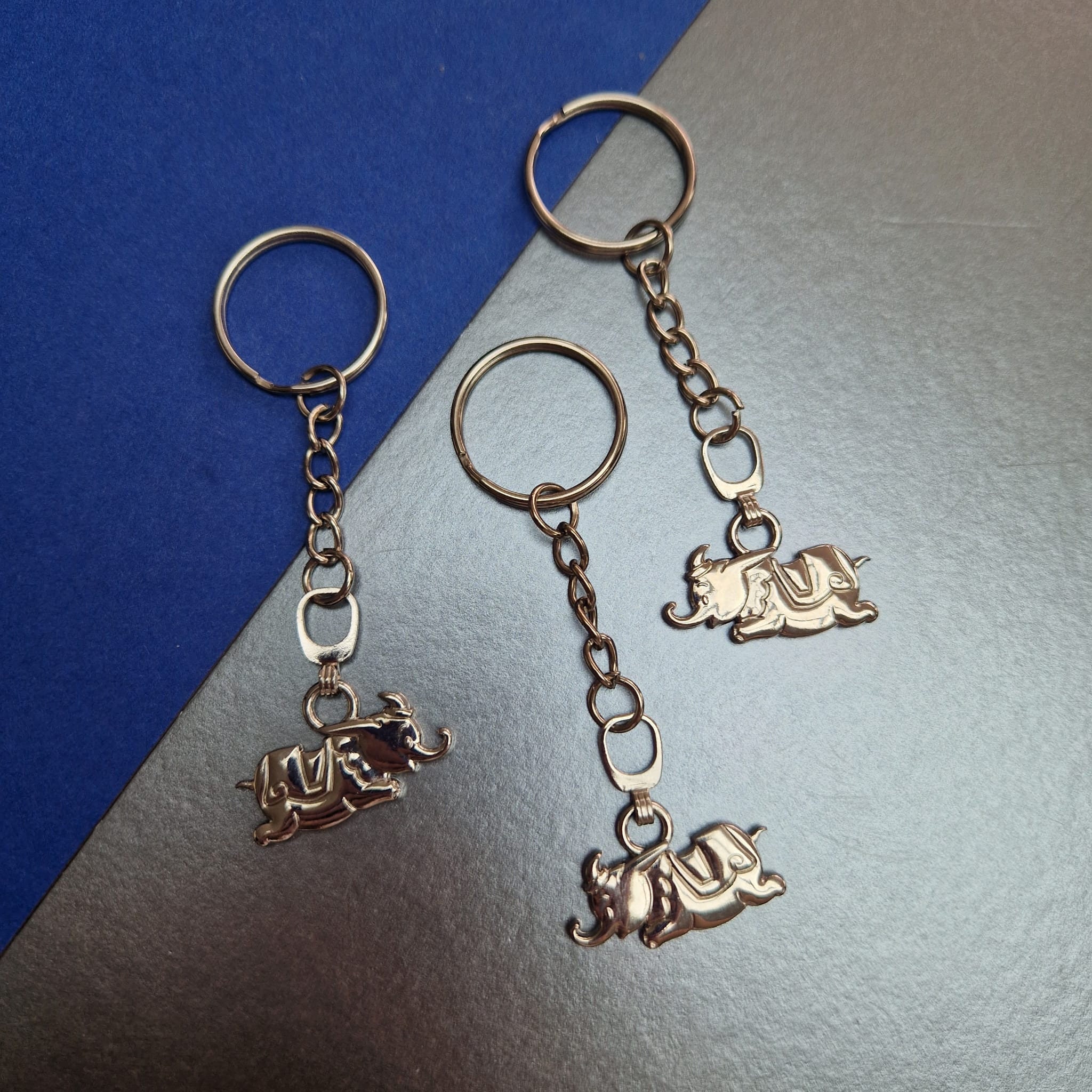 Dumbo Flying Elephant Ride Circus Park Character Metal Keyring or Bag ...