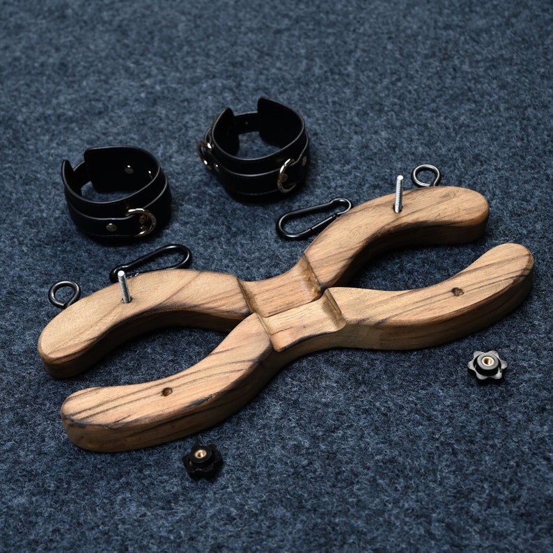 Humbler In Legno Bdsm Cbt Sex Toys Ball Crusher Con Cavigliere Etsy