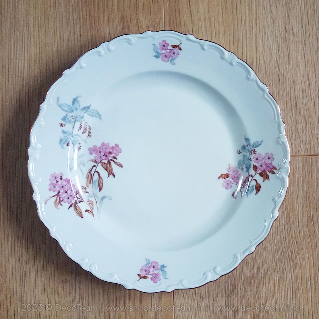 Assiette festonnée KAHLA de 24 cm des années 1950 avec garniture dorée et motif floral plusieurs ...