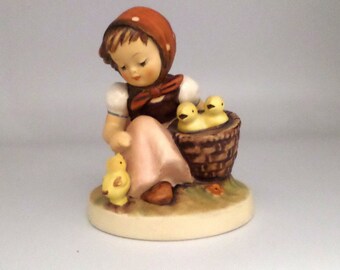 VINTAGE 1940's Goebel Hummel Figurine chick Girl 57/0 Transitional TMK-1-2 Crown Mark Plus Full ...
