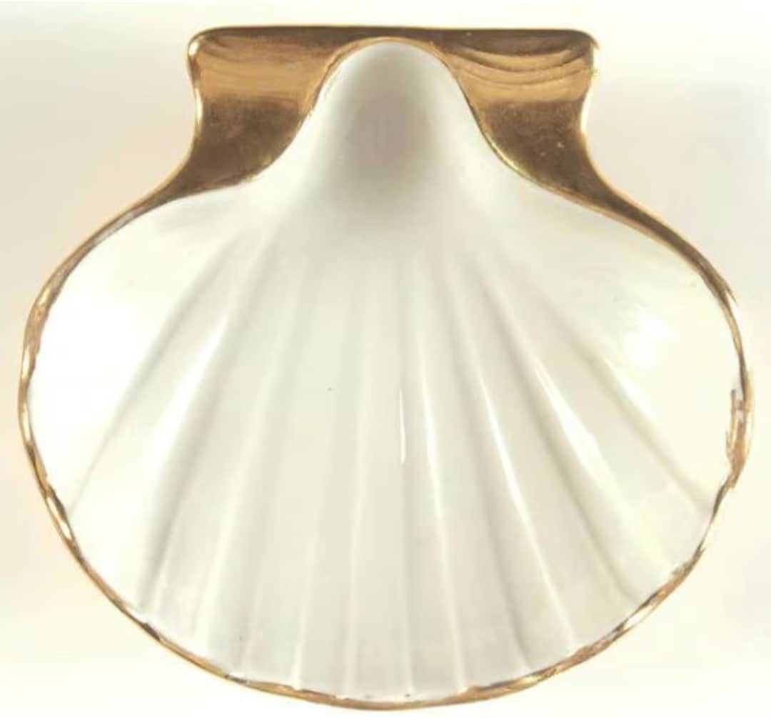 1 Lot of 7 Pieces -5" Individual Shell Shaped Baker - Golden Glo ...