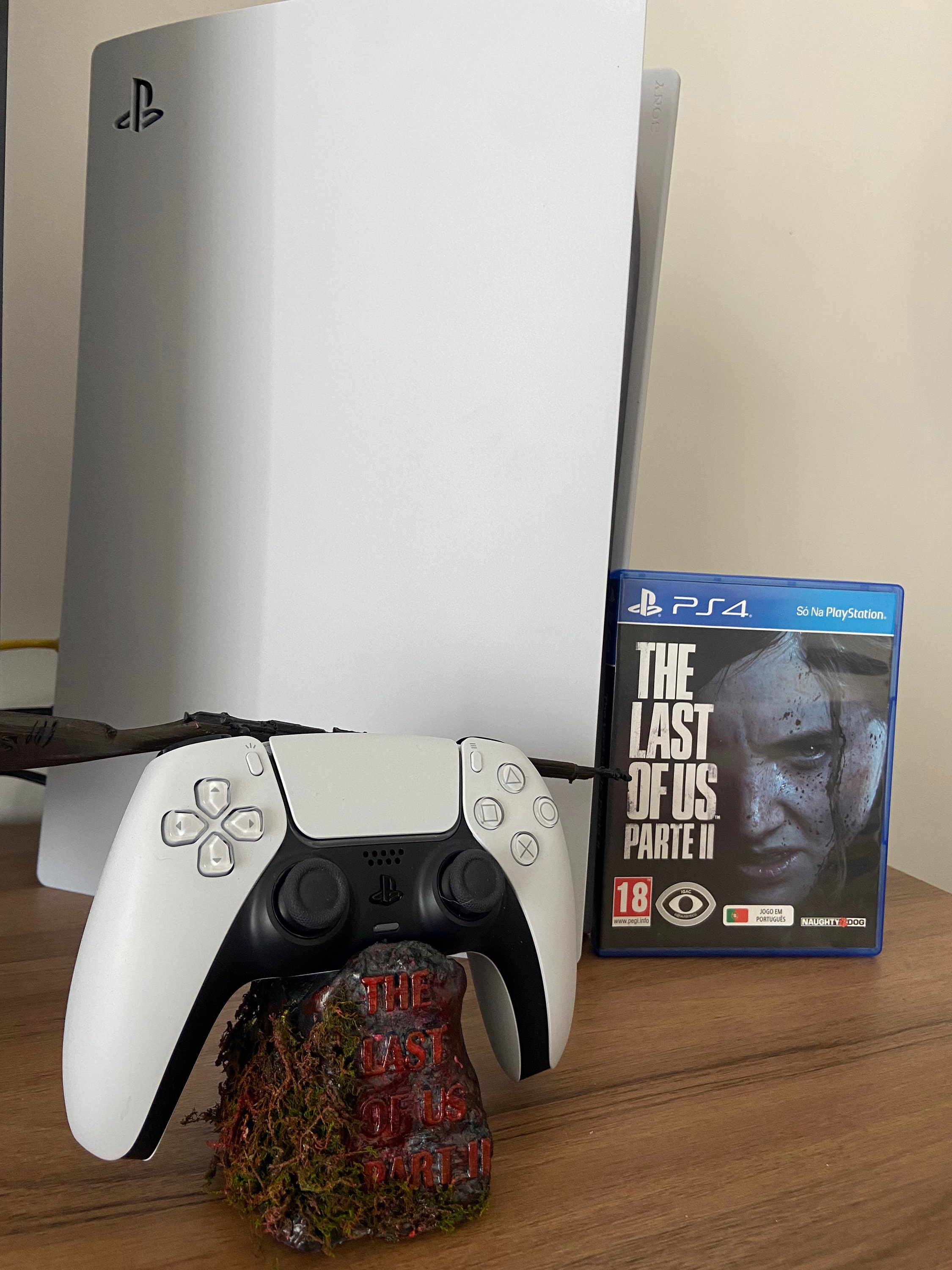The Last of Us 2 Stand Controller/ Phone Holder 3D Print, Gaming, Room ...