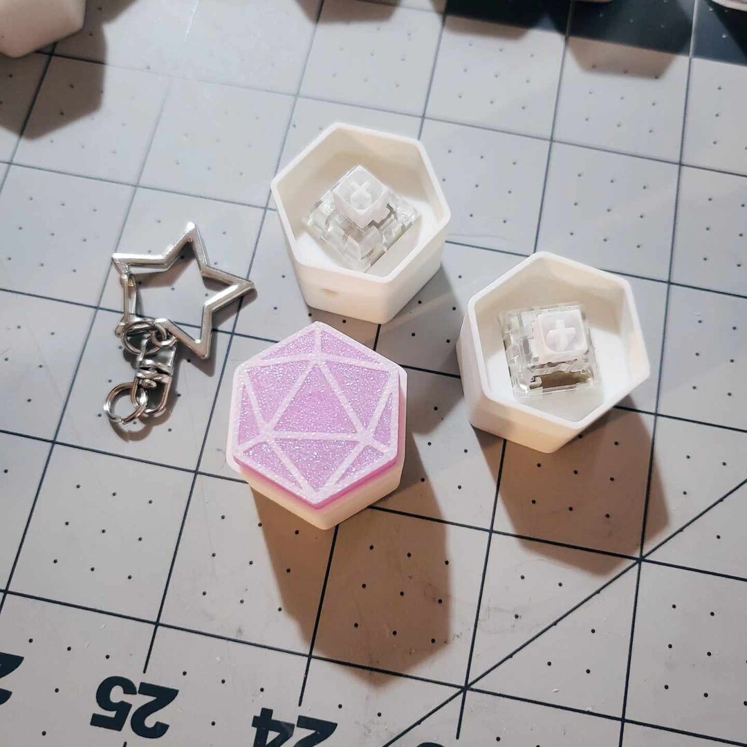 D20 Dice Shaped Clicky Fidget Toy Keychain - Your Choice of Keyring and ...