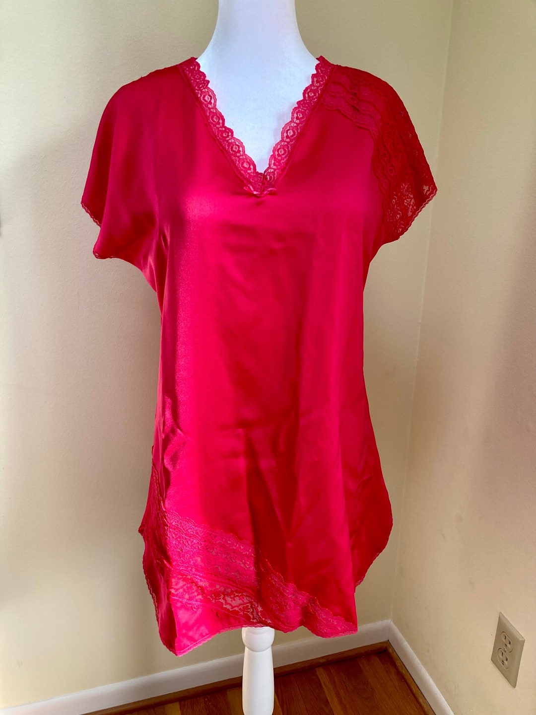 1960s Vintage Texsheen Brand Hot Pink Lingerie Negligee. Made in USA ...