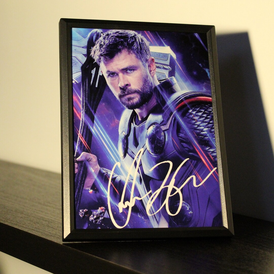 CHRIS HEMSWORTH Signed Autograph Reprint With Frame - Etsy