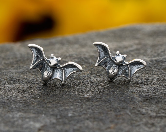 16G Bat Wing Spiral Cartilage Earring/helix Earring/halloween Earrings ...