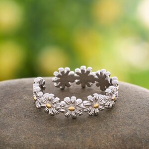 Delicate Daisy Ring, Elegant Flower Jewelry, Nature-inspired Ring ...