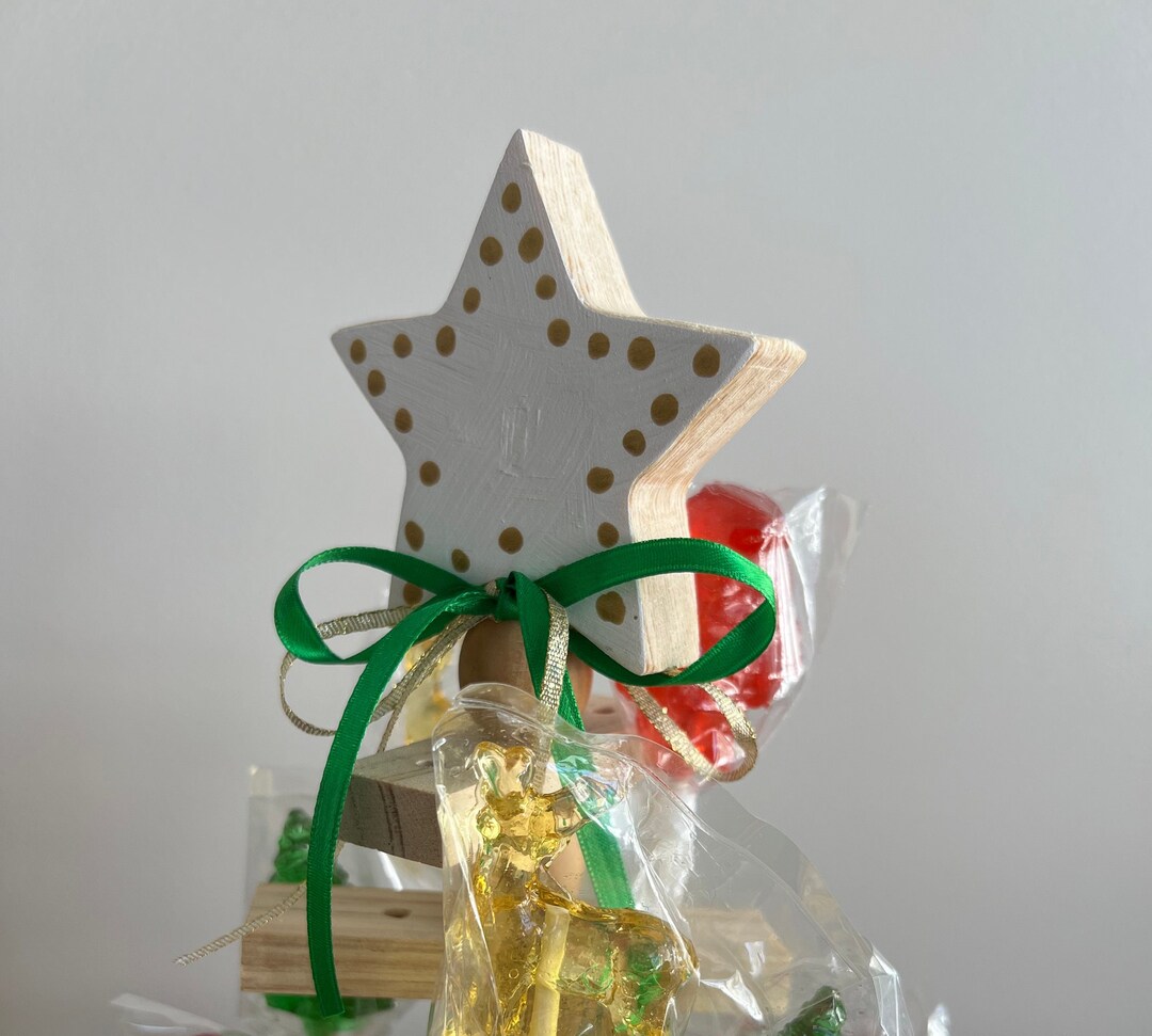 Show off Your Christmas Lollipops This Fun Tree Also Displays: Cake ...