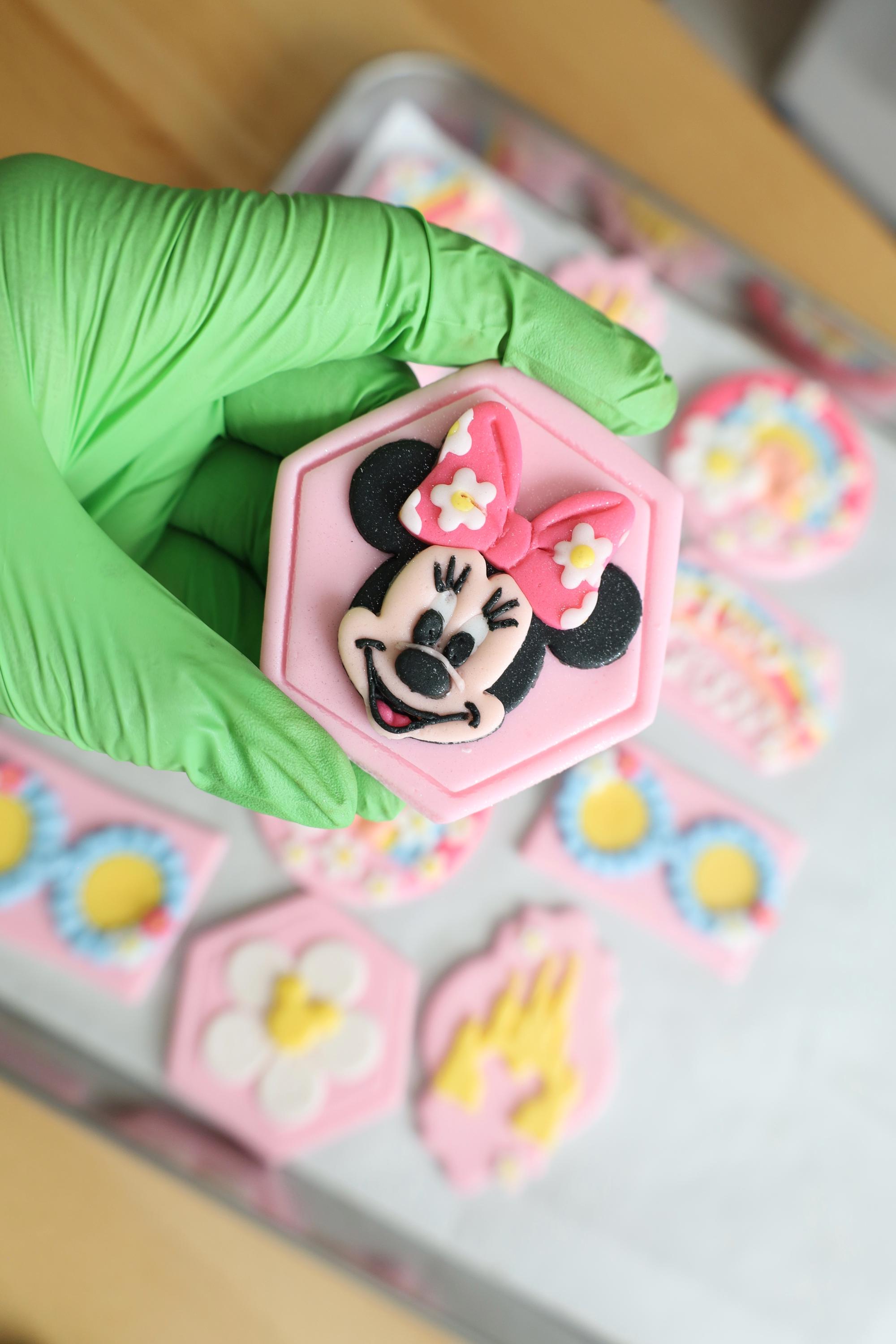 Disney Retro Minnie Mouse Toppers - Etsy