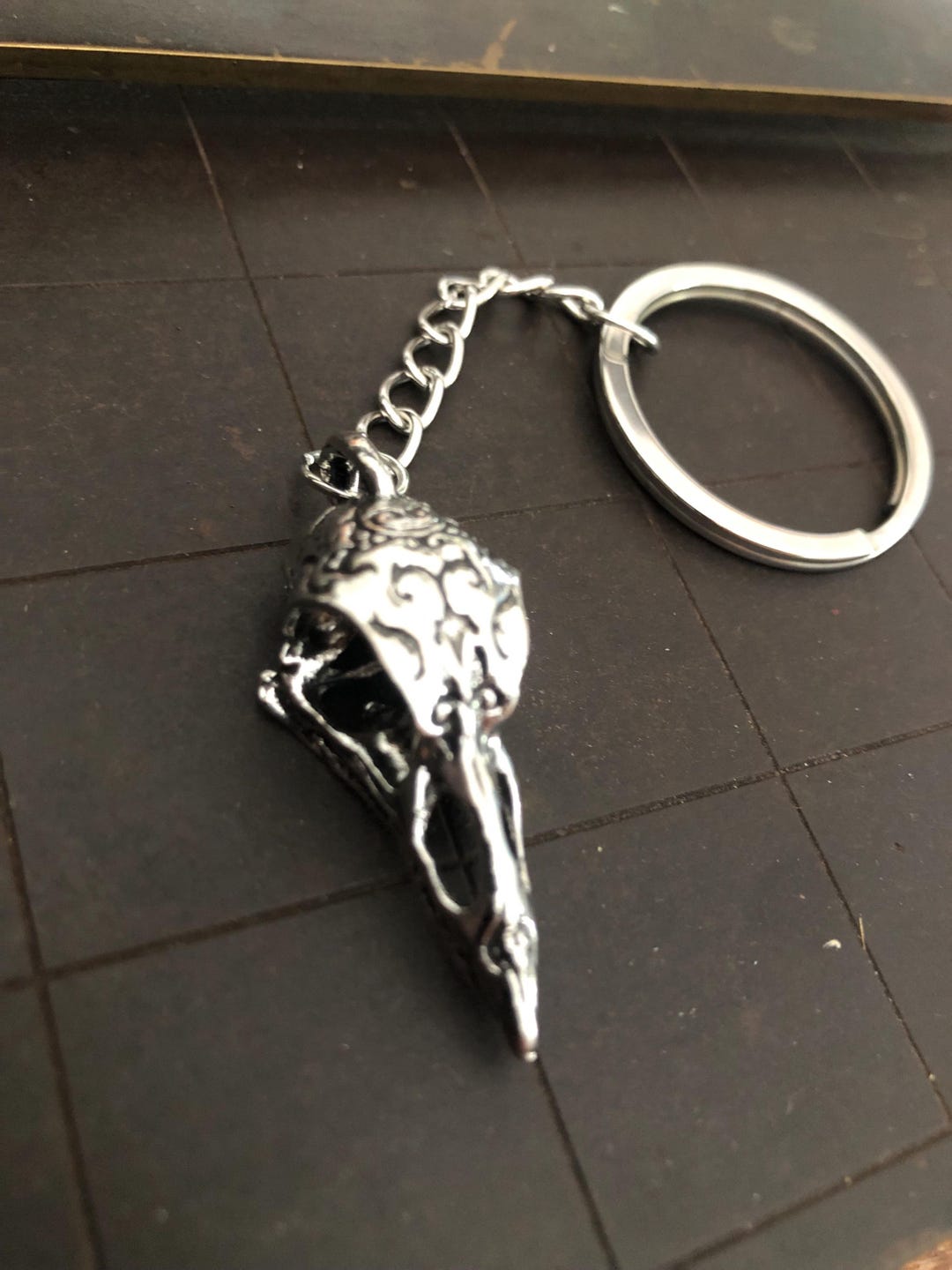 Raven Skull Keychain - Etsy