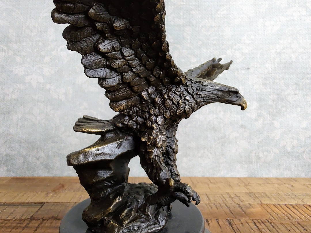 Bronze Eagle Statue Eagle With Wings Spread Sculpture in Bronze Hunting ...