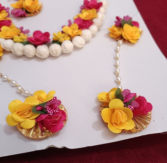 Flower set jewellery store