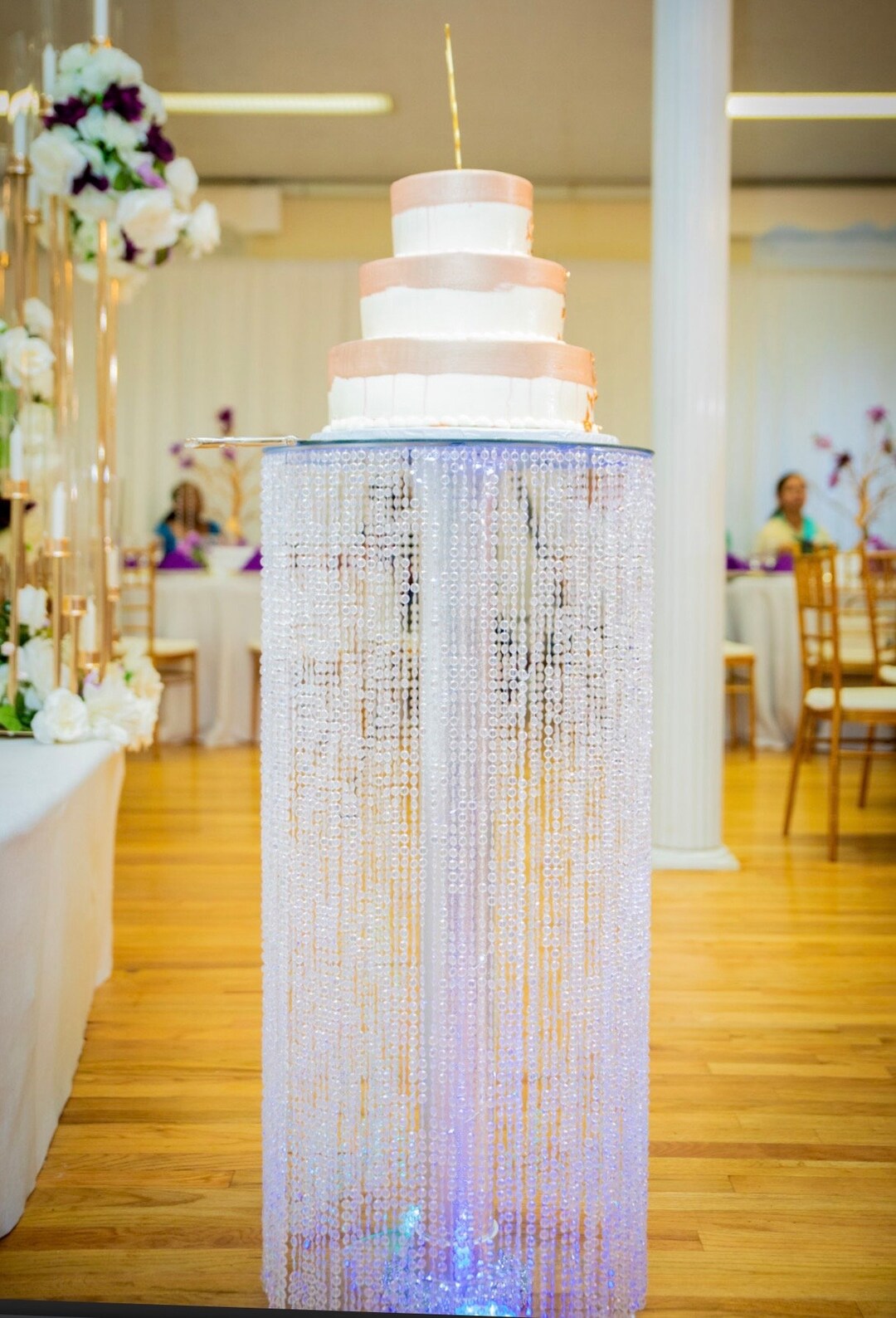 ROUND Cake Table Crystal Cake Stand - Etsy