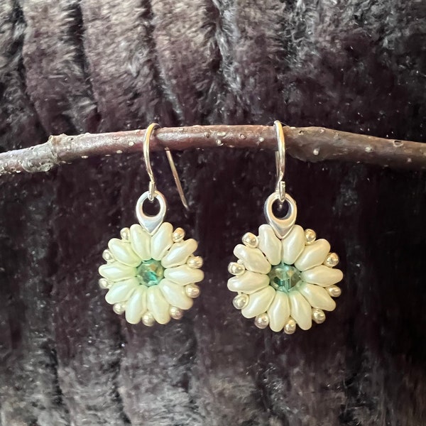 Daisy Beaded Earrings - Etsy